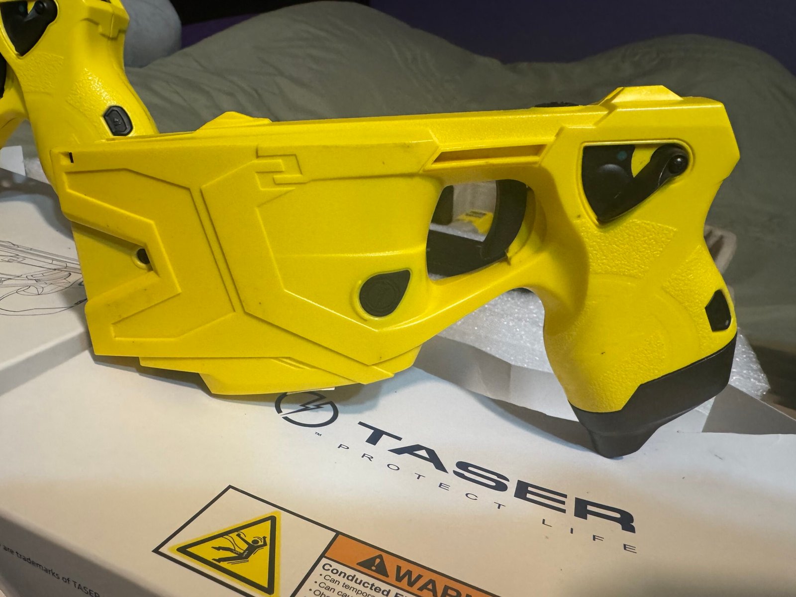 TASER X2 Law Enforcement with holster, 4 live cartridges, battery ...
